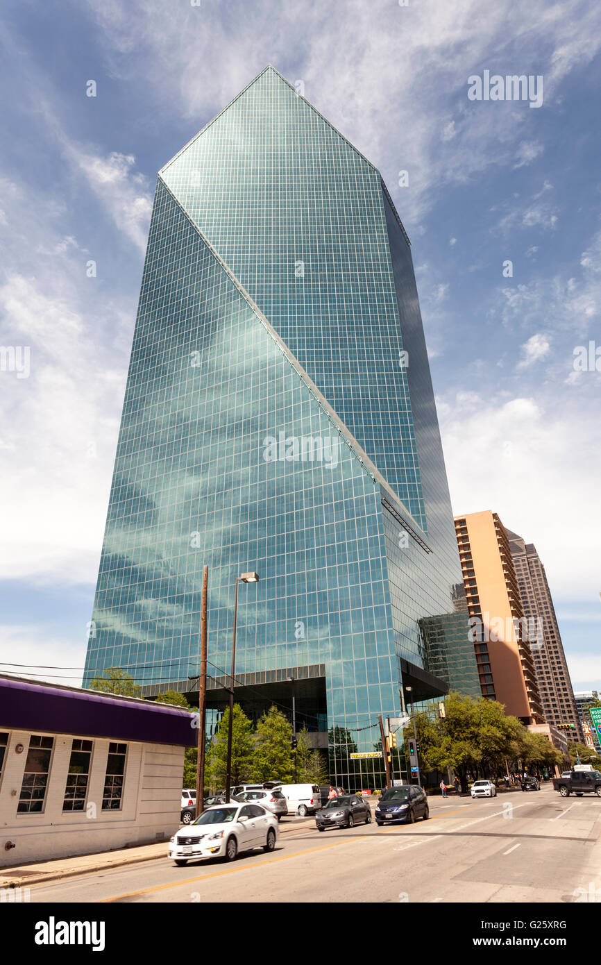 Dallas skyscraper hi-res stock photography and images - Alamy