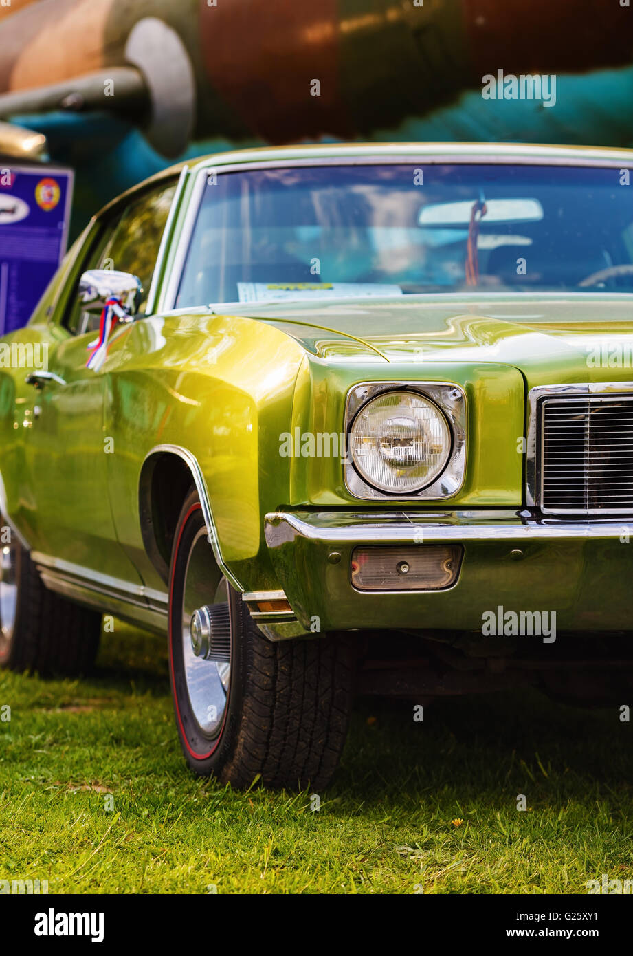 Oldtimer green car metal hi-res stock photography and images - Alamy