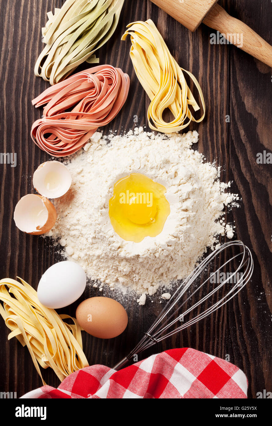Top view pasta cooking hi-res stock photography and images - Alamy