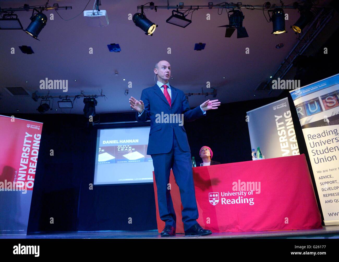 Daniel Hannan MEP speaks with Eddie Izzard (back) during an EU ...