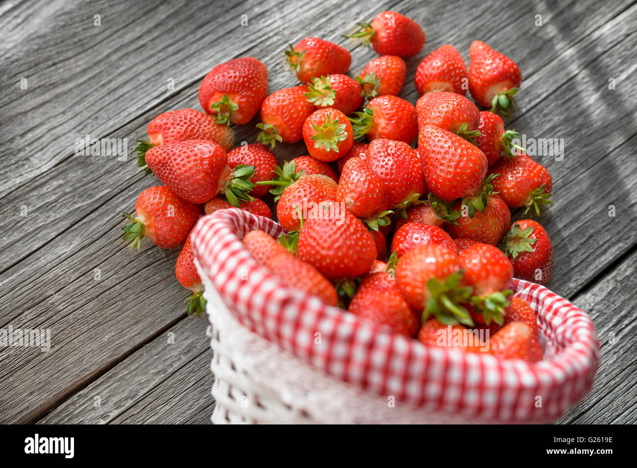 Table falling hi-res stock photography and images - Alamy