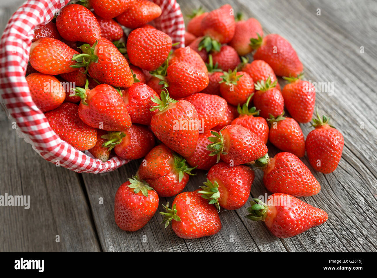 Table falling hi-res stock photography and images - Alamy