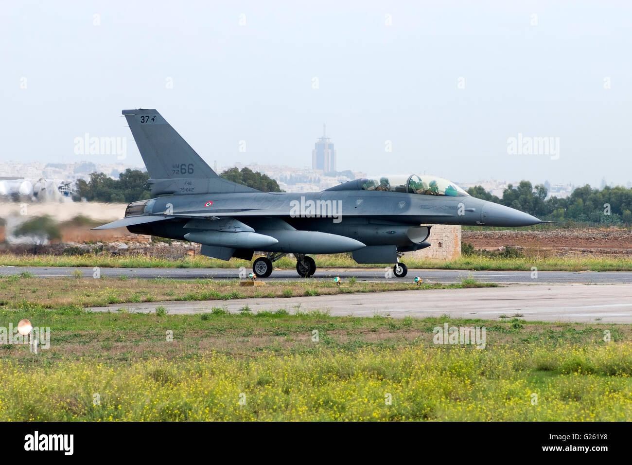 Italian Air Force General Dynamics F-16B/ADF Fighting Falcon (401 ...