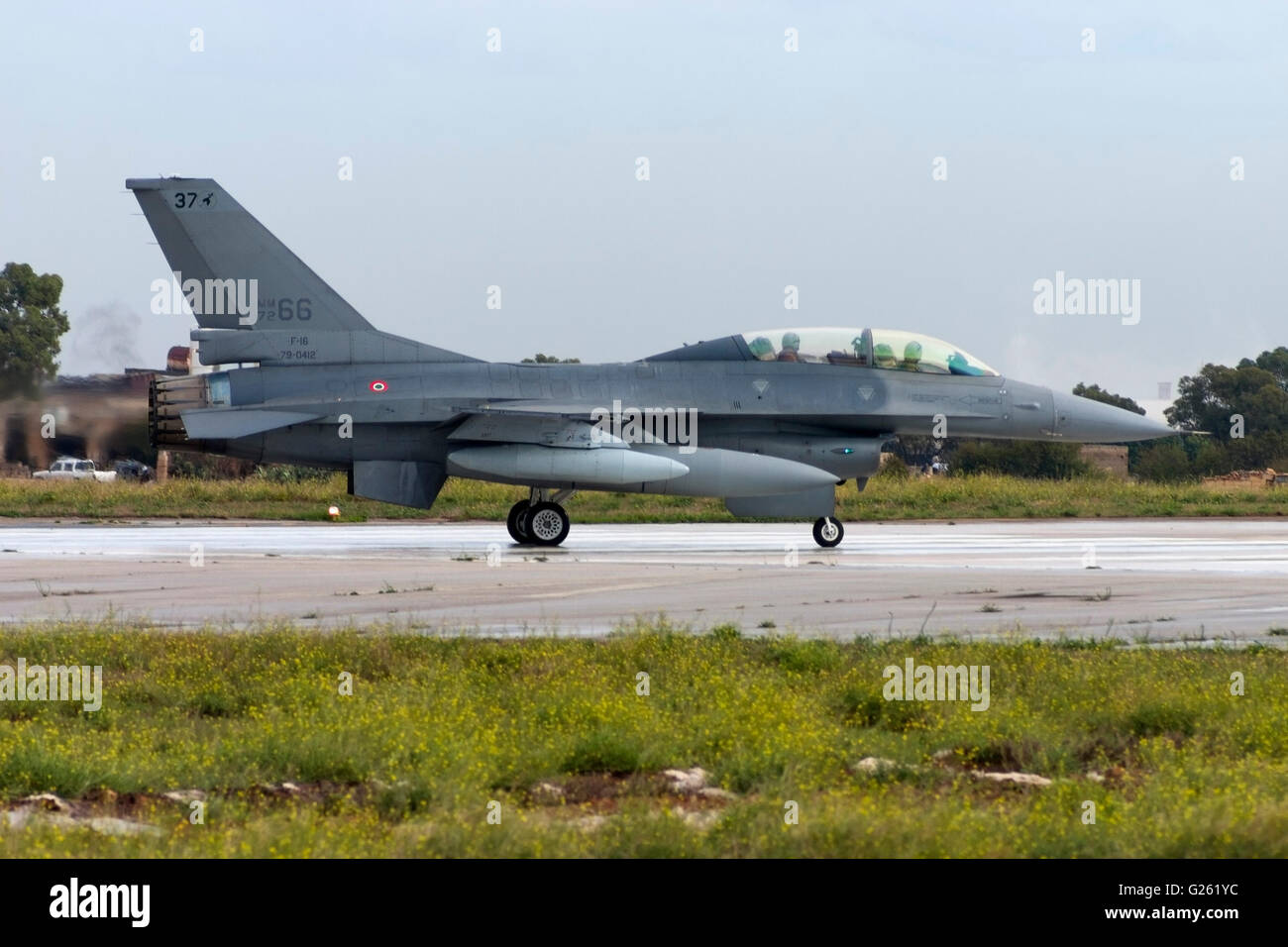 Italian Air Force General Dynamics F-16B/ADF Fighting Falcon (401 ...