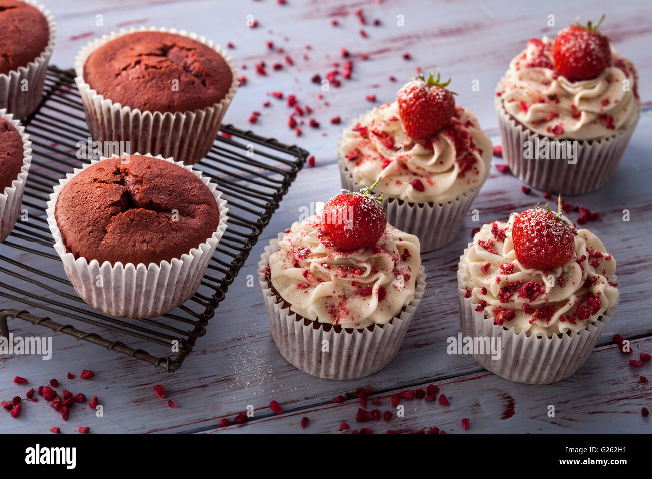 Individual red velvet cupcakes hi-res stock photography and images - Alamy