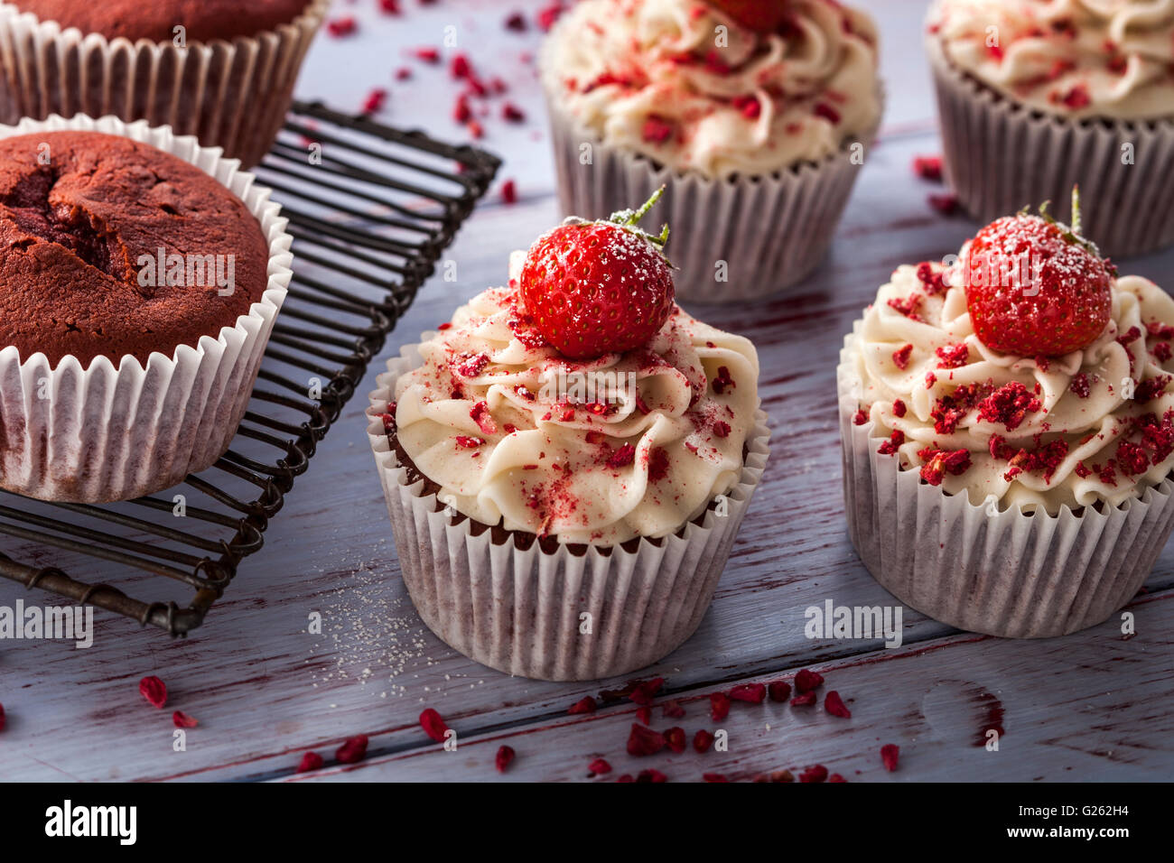 Small cakes hi-res stock photography and images - Alamy