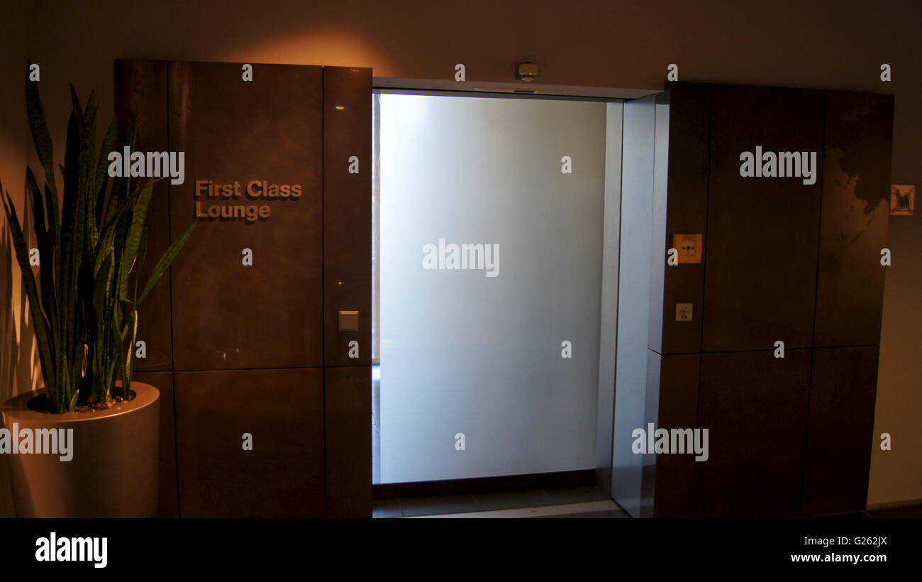 First class lounge entrance hi-res stock photography and images - Alamy