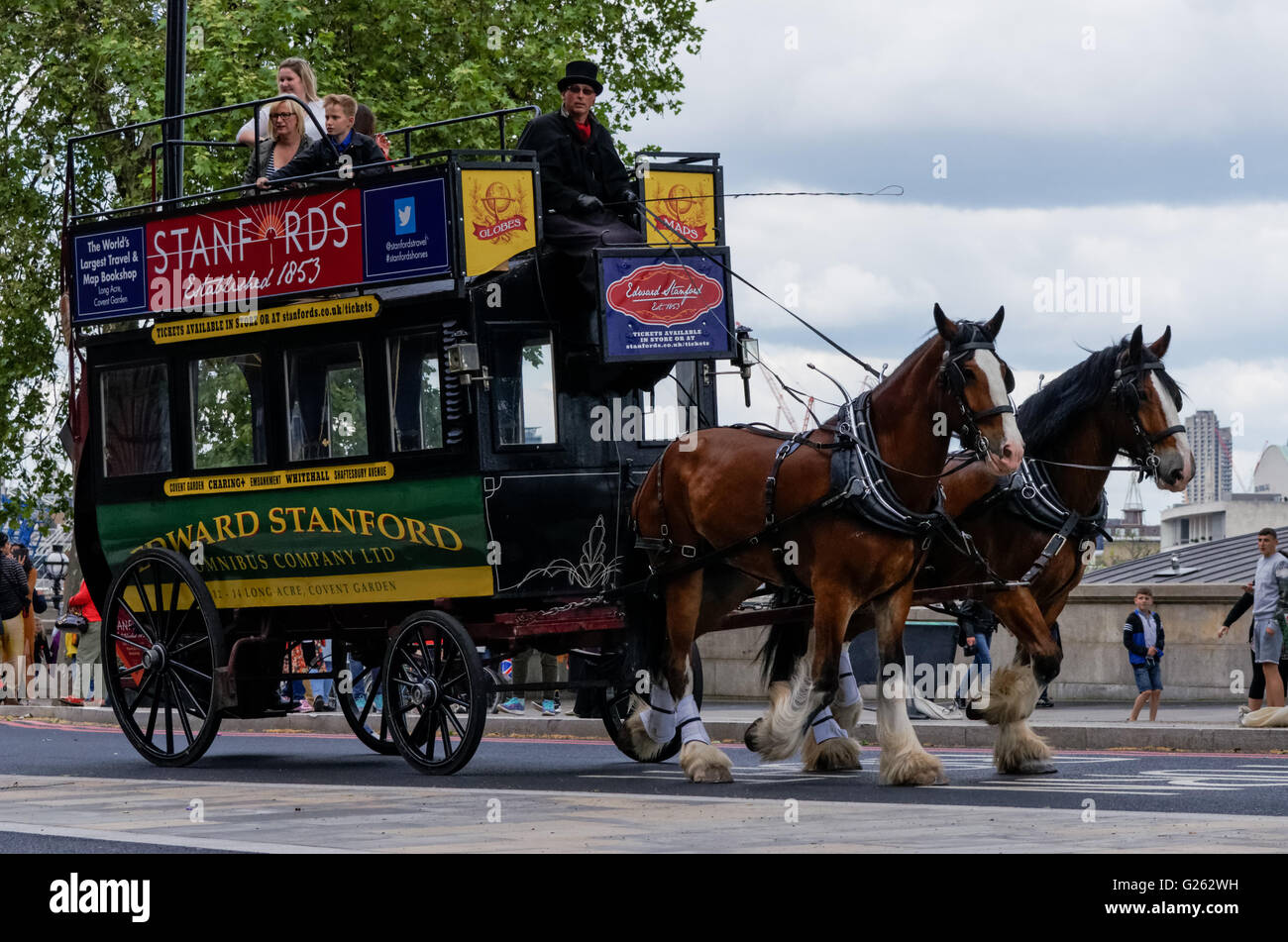 Horse drawn carriage london hi-res stock photography and images - Alamy