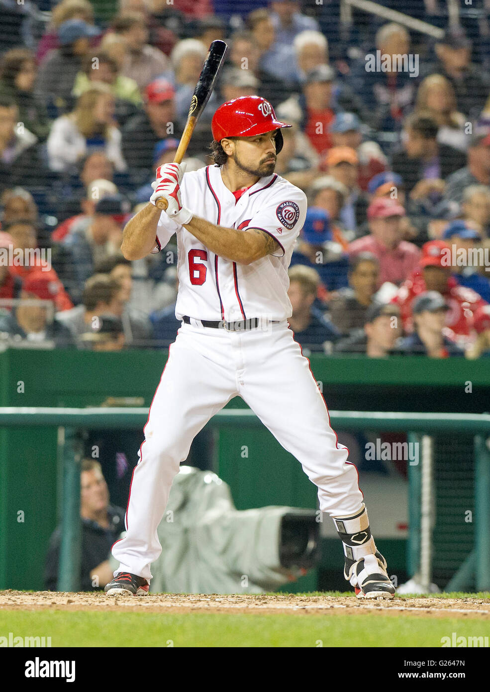 Washington Nationals third baseman Anthony Rendon (6) bats in the sixth ...