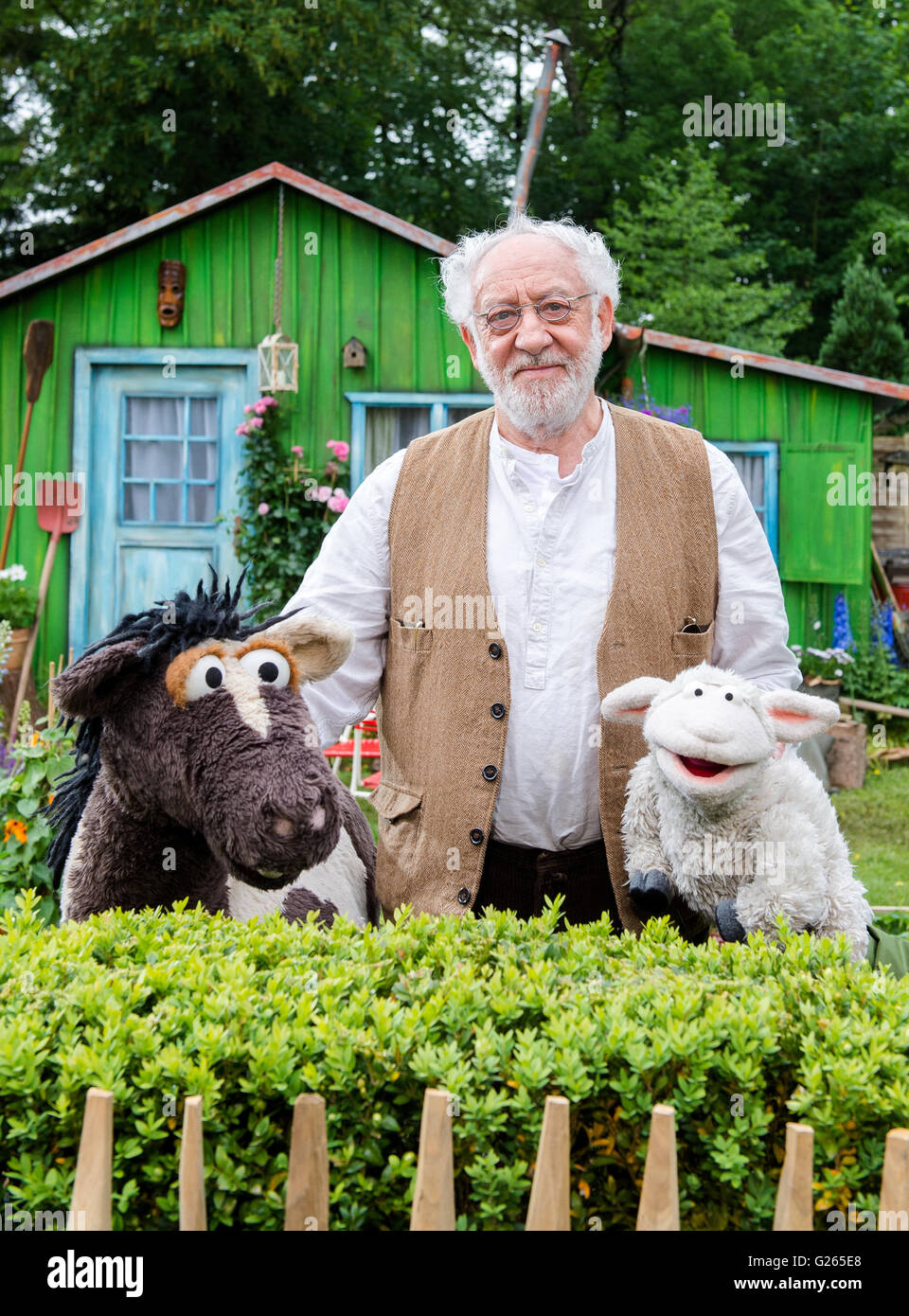 Sesame street characters hi-res stock photography and images - Alamy