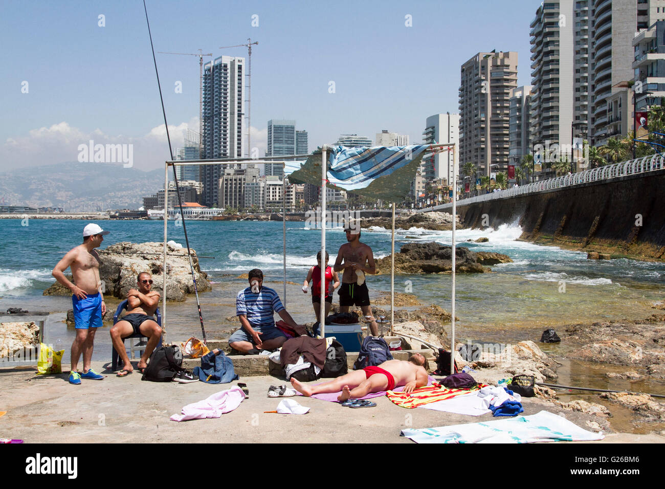 Beirut, Lebanon. 25th May 2016. People enjoy the sunshine at the ...