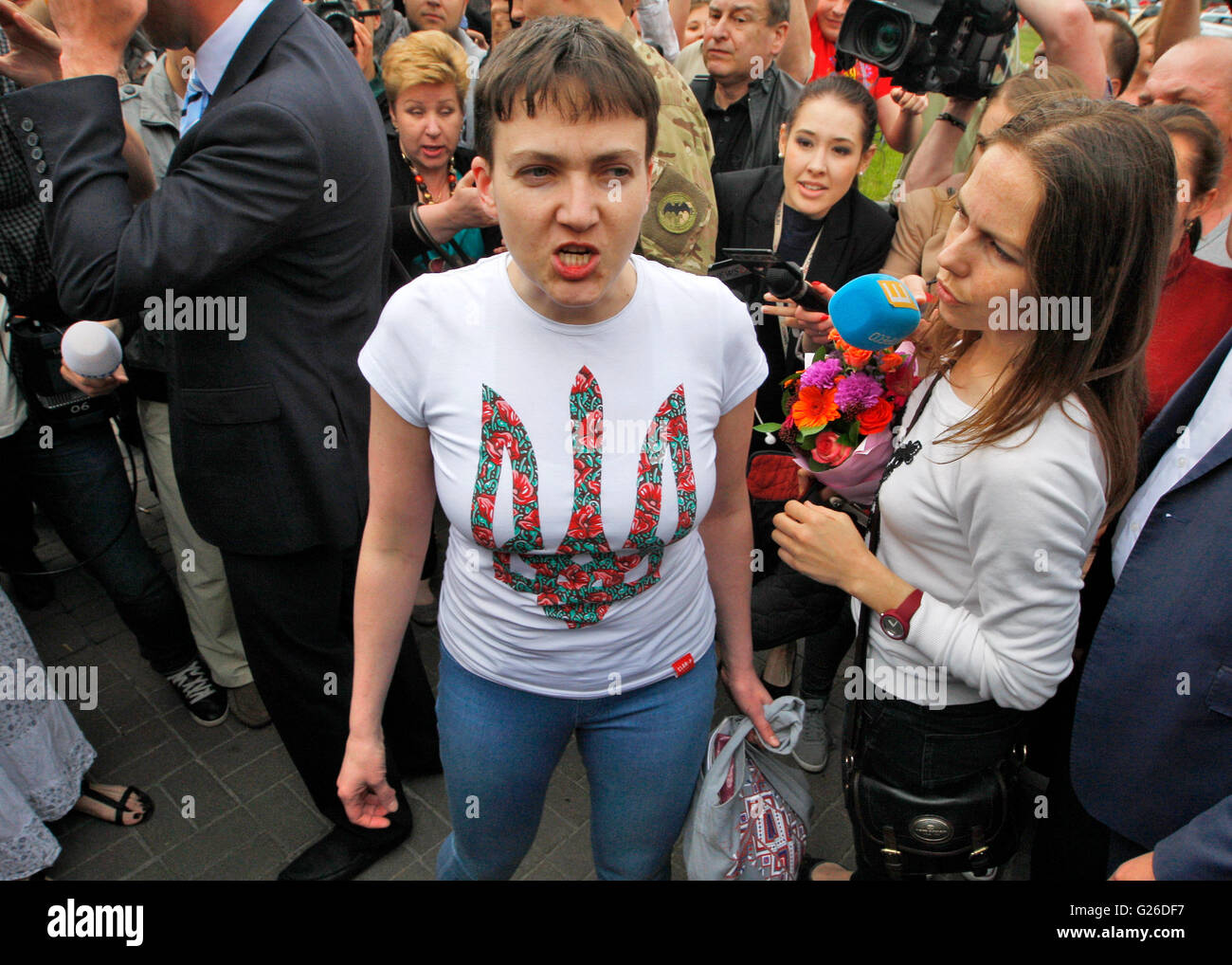 Kiev, Ukraine. 25th May, 2016. Ukrainian pilot Nadiya Savchenko (C) who ...