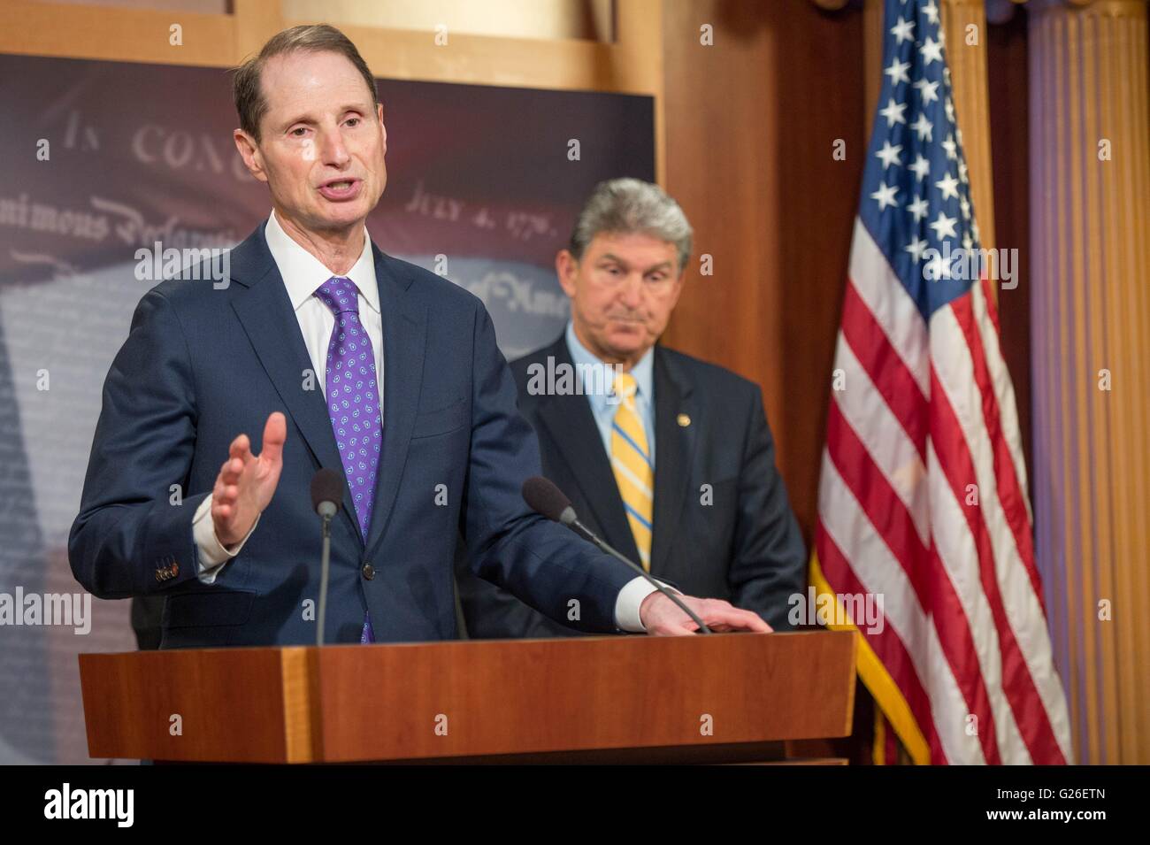 Ron wyden portrait hi-res stock photography and images - Alamy