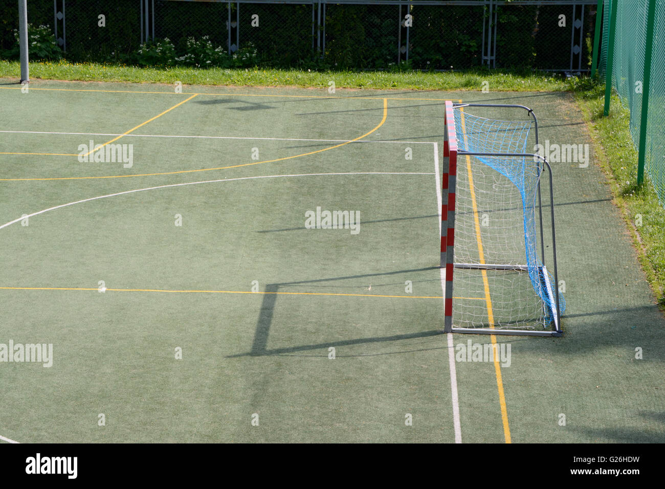 Empty goal football pitch hi-res stock photography and images - Alamy