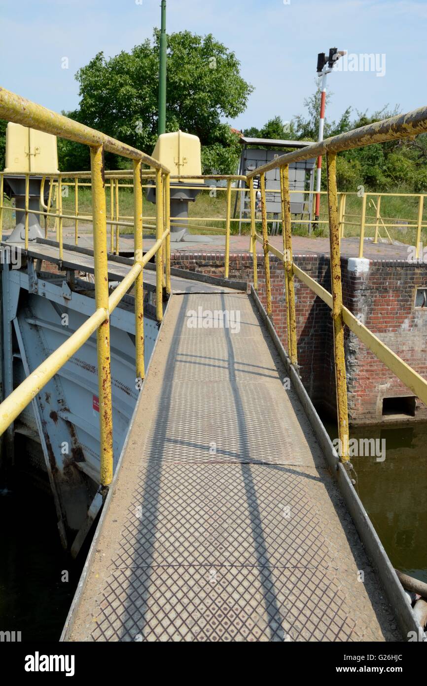 Sluice gate construction hi-res stock photography and images - Alamy