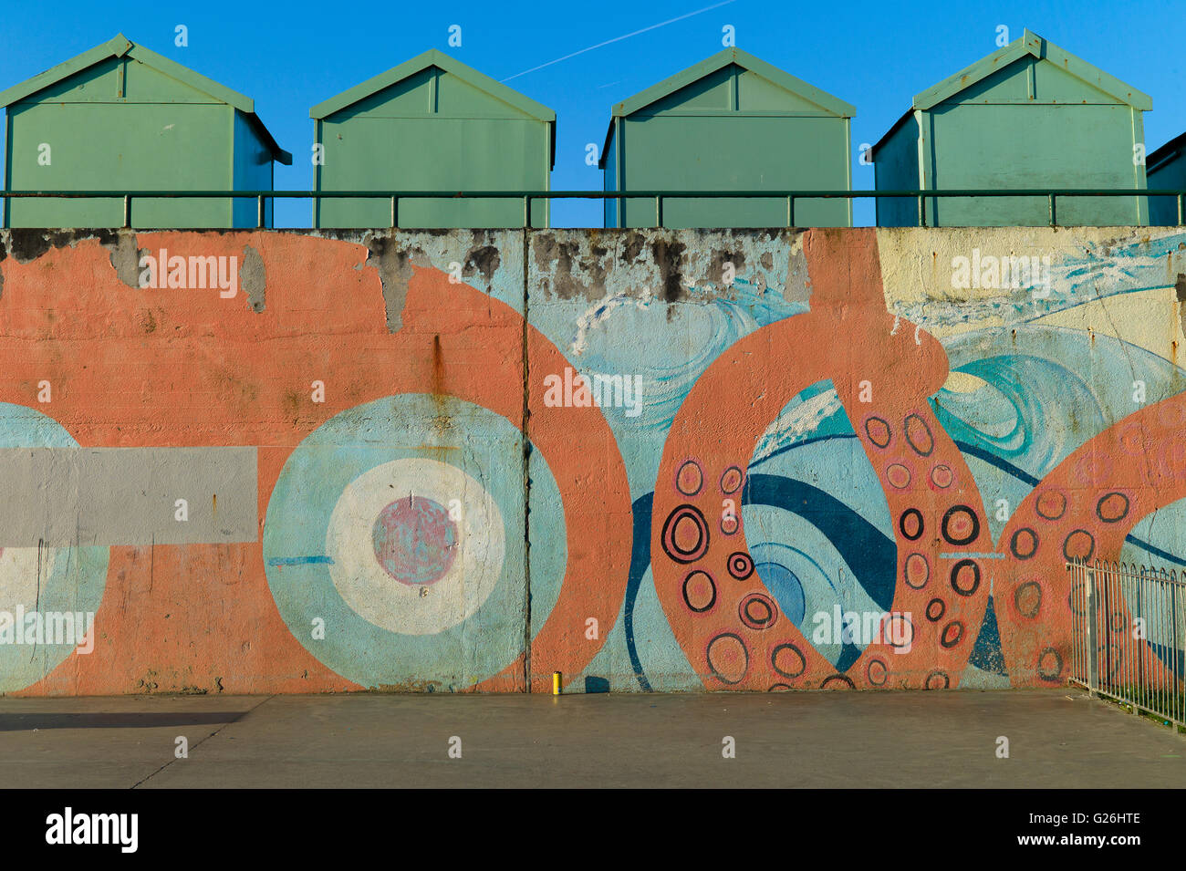 Rear view of beach huts above graffiti on wall, Hove, UK Stock Photo ...