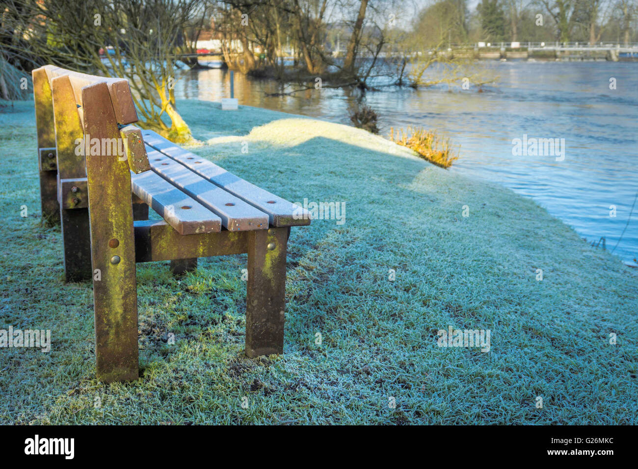 Bench on riverbank hi-res stock photography and images - Alamy