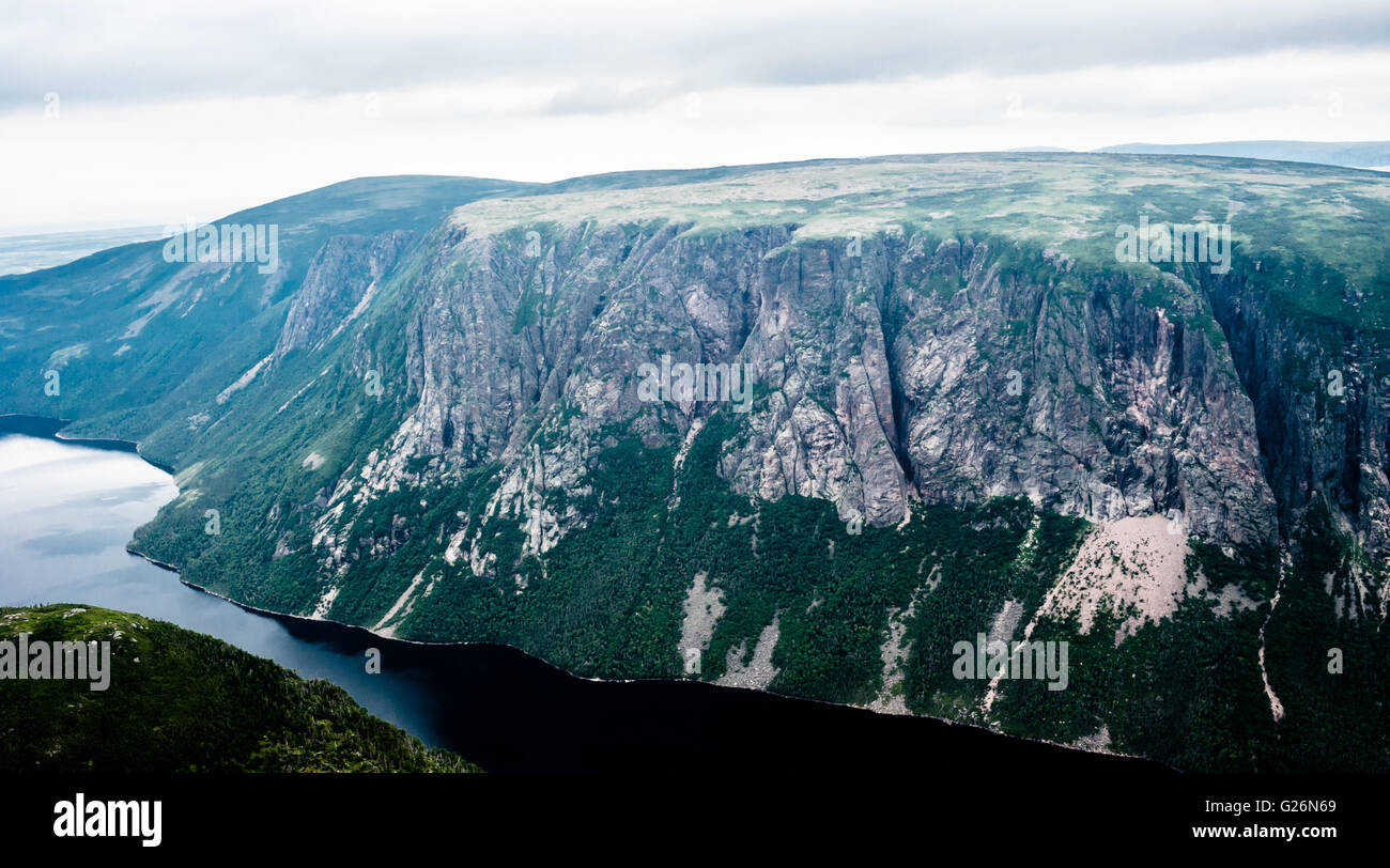 Steep vertical cliffs hi-res stock photography and images - Alamy