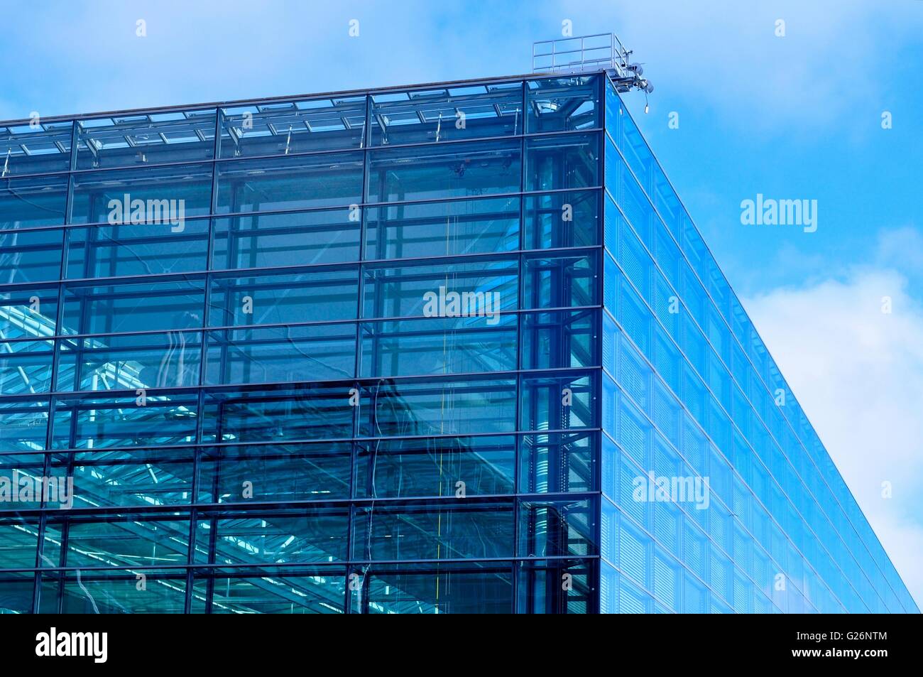 Blue glass building skyscraper texture hi-res stock photography and ...
