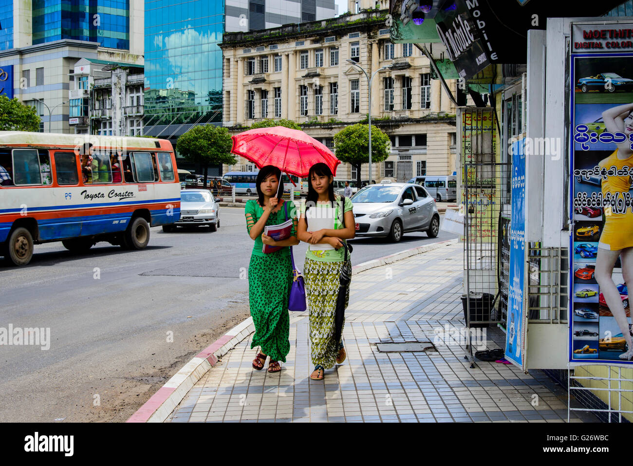 Myanmar Couple Stock Photos & Myanmar Couple Stock Images - Alamy