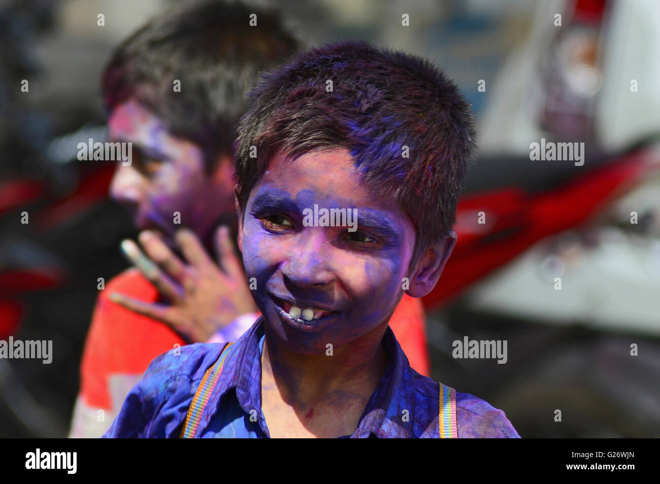 Indian boys holi festival hi-res stock photography and images - Alamy