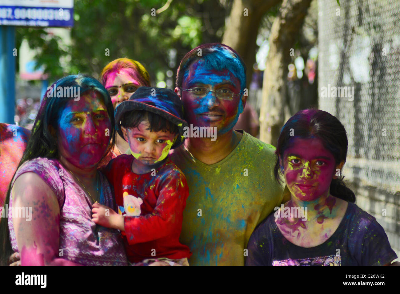 Indian family holi colors hi-res stock photography and images - Alamy
