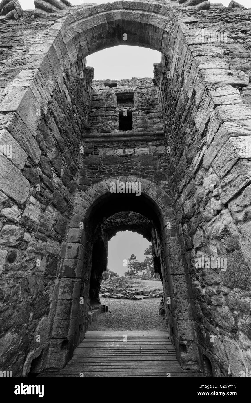 Black and white castle walkway hi-res stock photography and images - Alamy