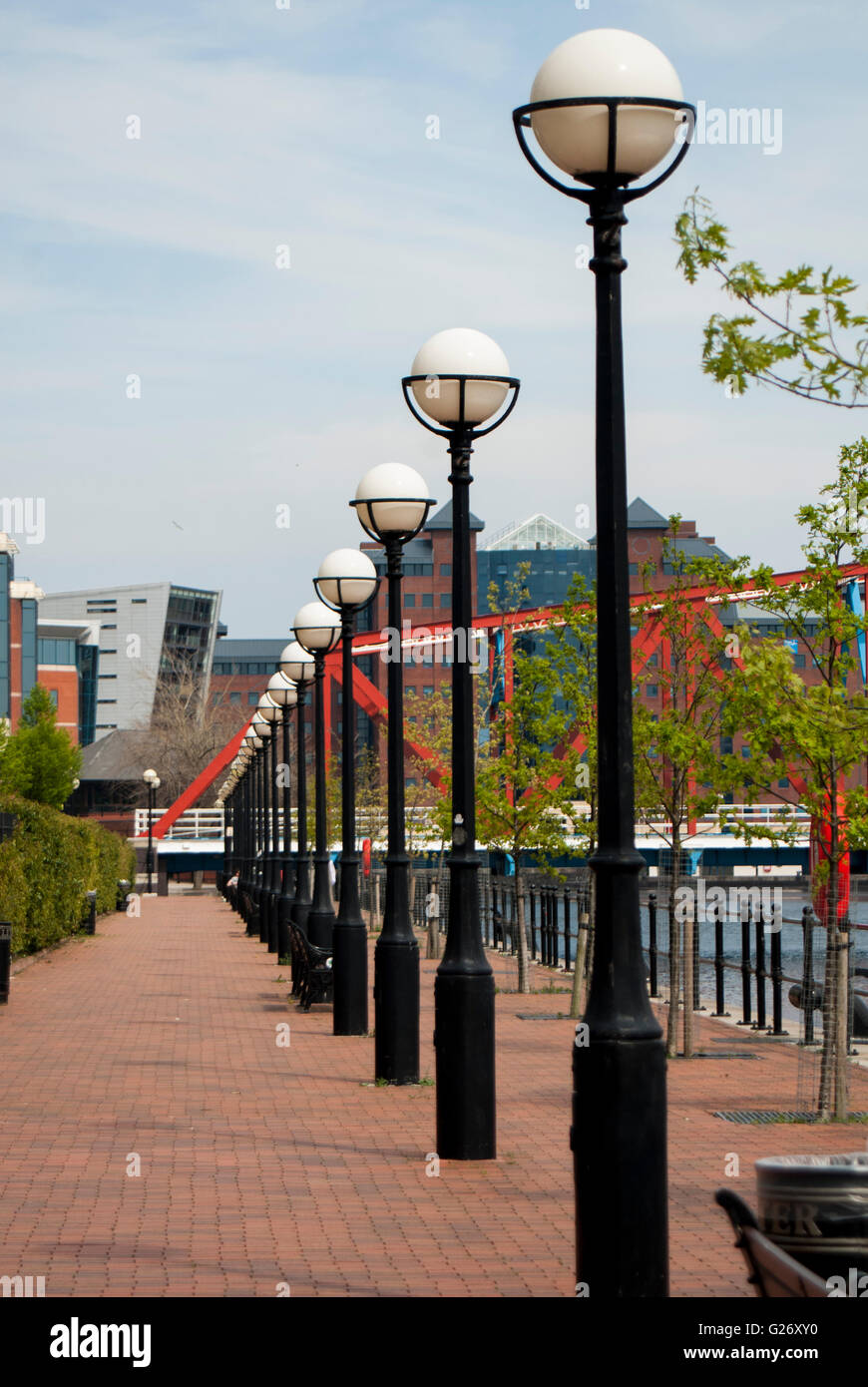 Canal side walkway hi-res stock photography and images - Alamy