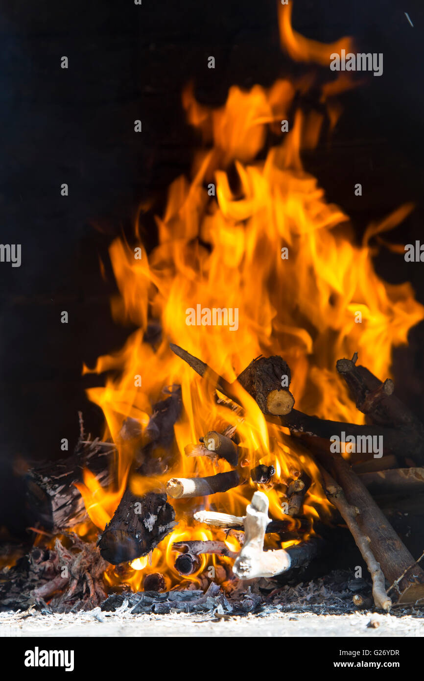 Fire Logs Stock Photos & Fire Logs Stock Images - Alamy