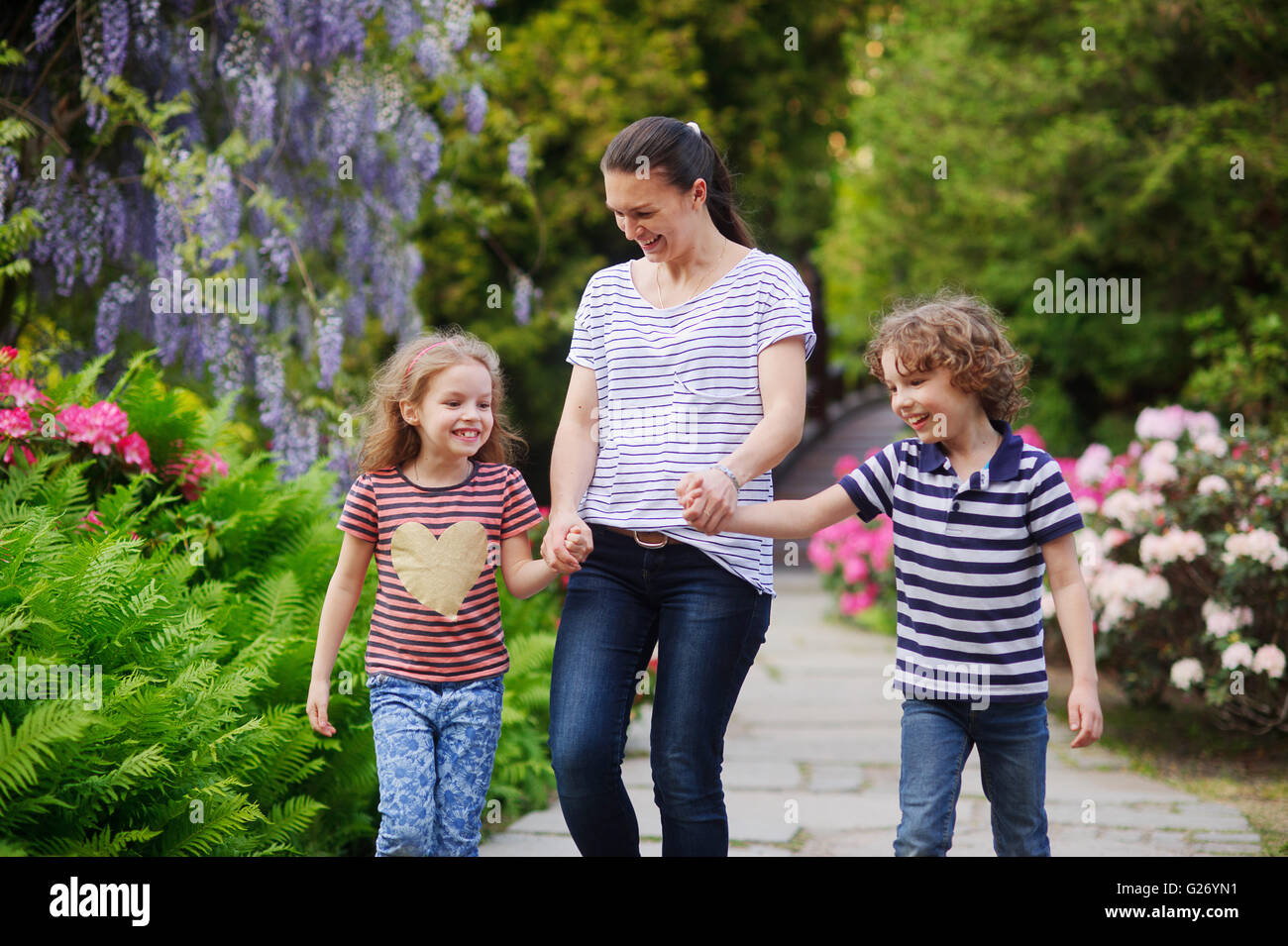Children walk through the bush hi-res stock photography and images - Alamy