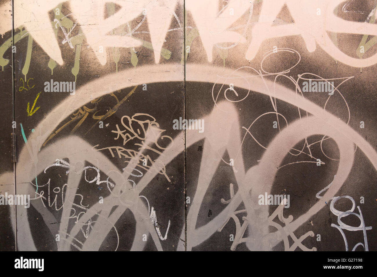 Silver graffiti hi-res stock photography and images - Alamy