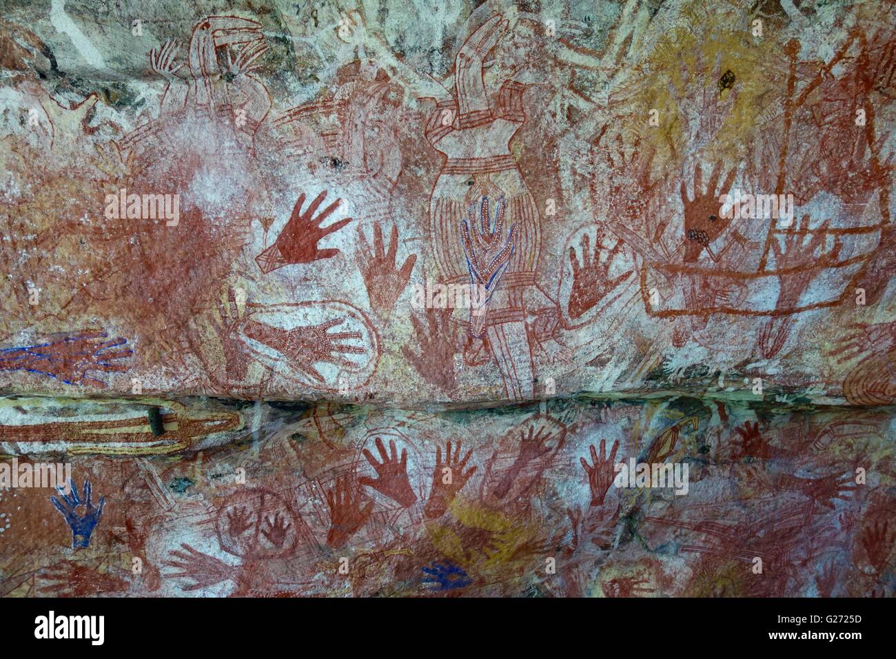 Ancient Aboriginal cave paintings known as 'rock art' found at Mount Stock Photo: 104646905 - Alamy