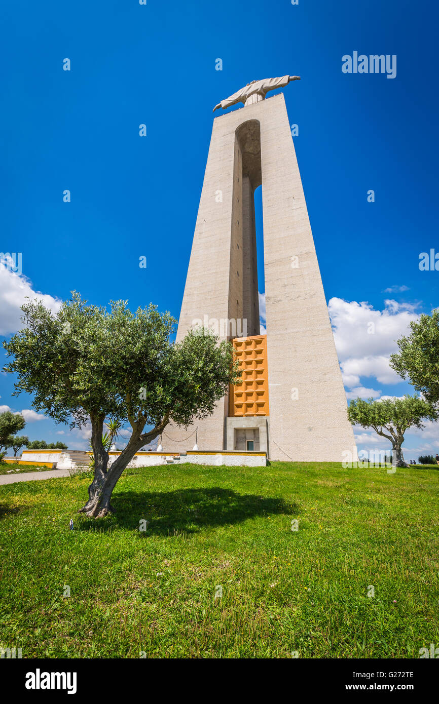 The christ the king statue in lisbon hi-res stock photography and ...