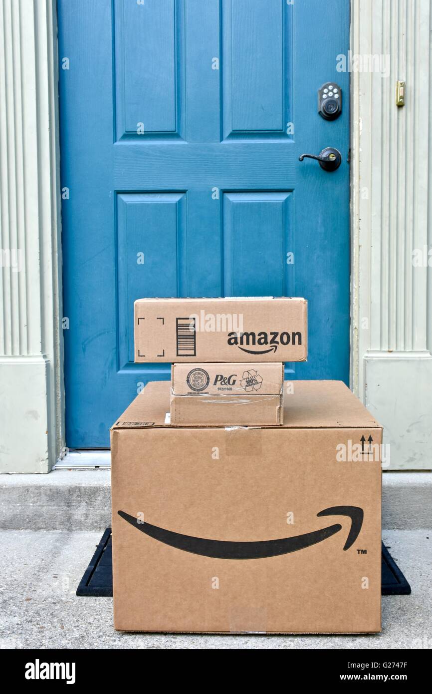 Amazon boxes and doorstep hi-res stock photography and images - Alamy