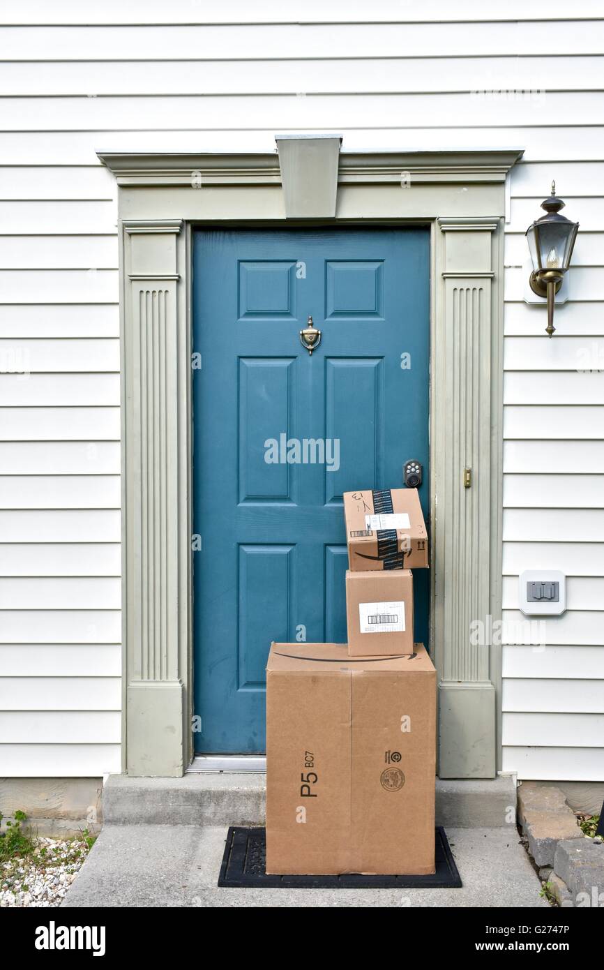 Amazon boxes and doorstep hi-res stock photography and images - Alamy
