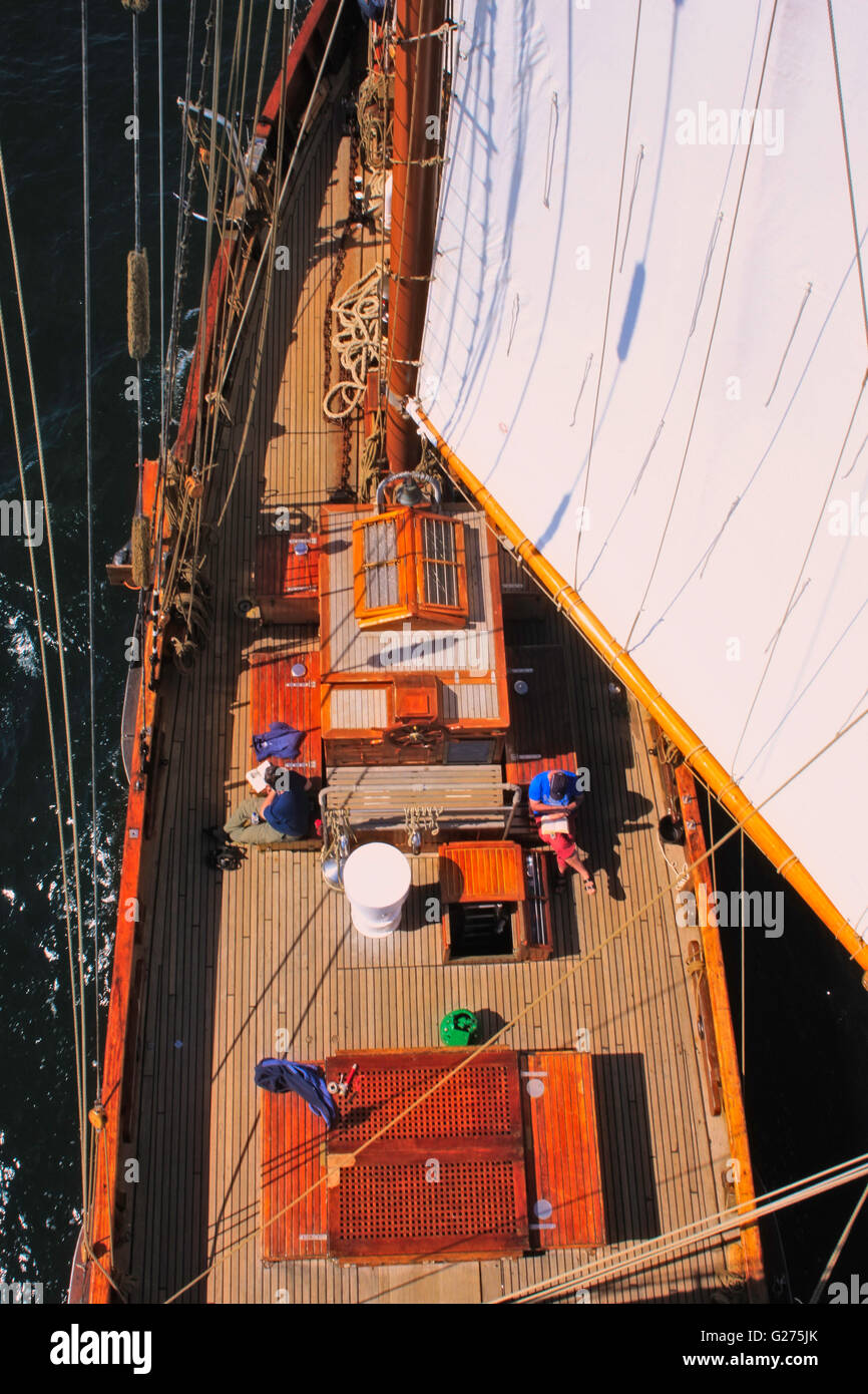 Main mast rigging of old sailing ship hi-res stock photography and ...