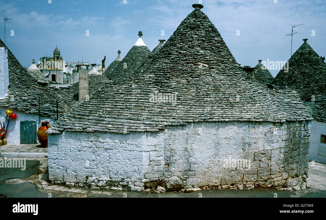 traditional Apulian dry stone huts, "trulli" in Alberobello (Apulia ...