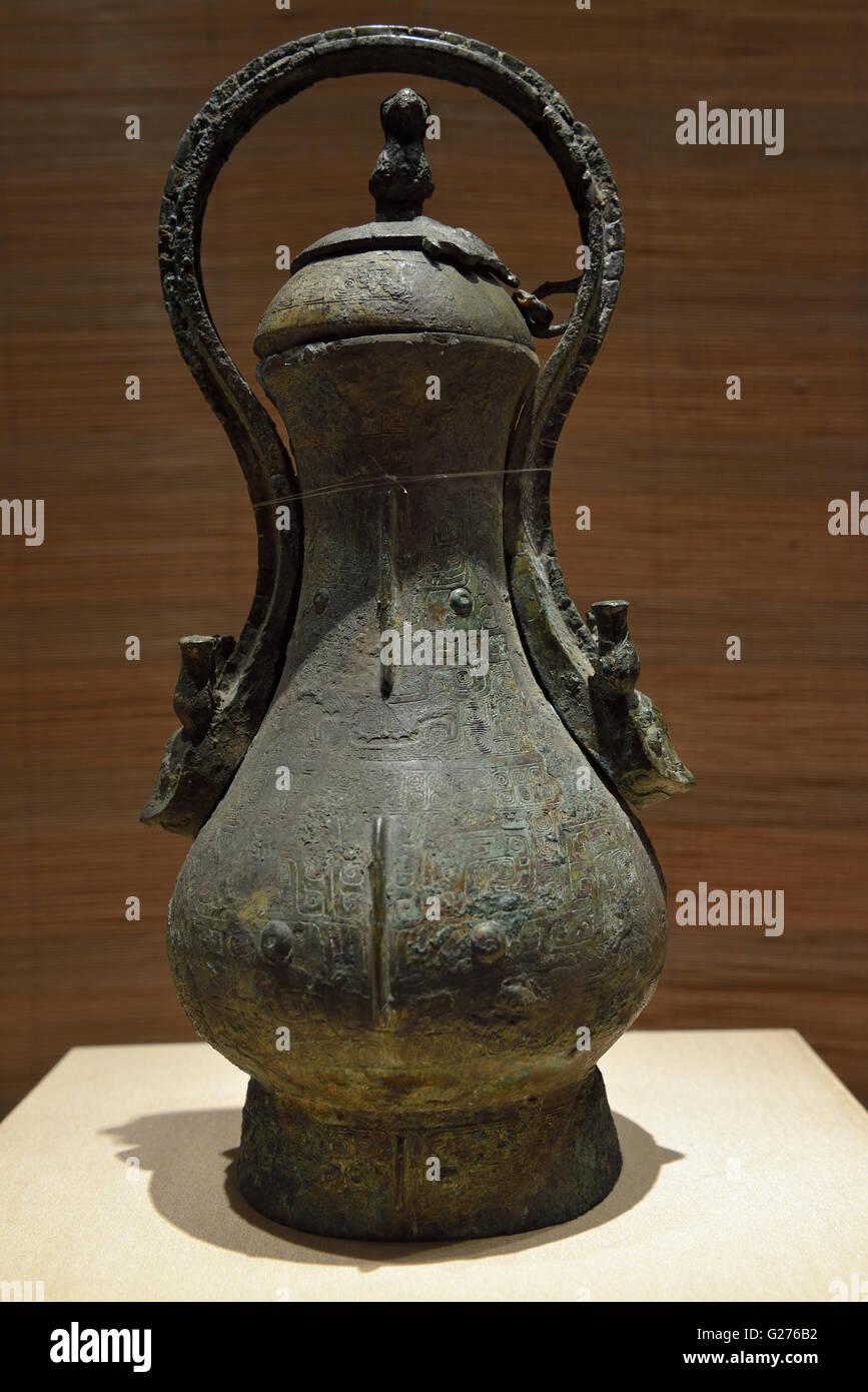 Bronze vessel shang dynasty hi-res stock photography and images - Alamy