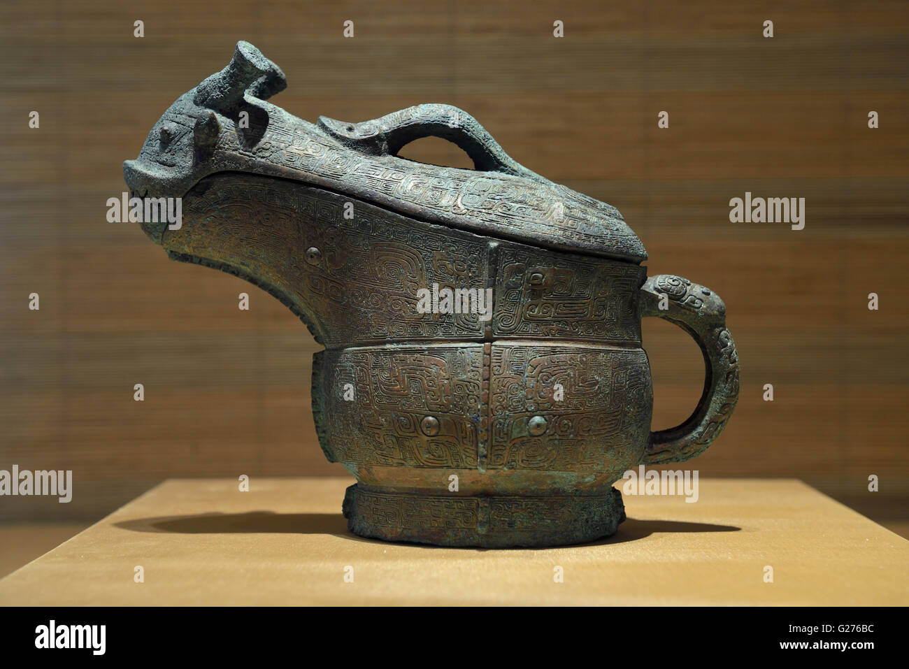 Bronze vessel shang dynasty hi-res stock photography and images - Alamy