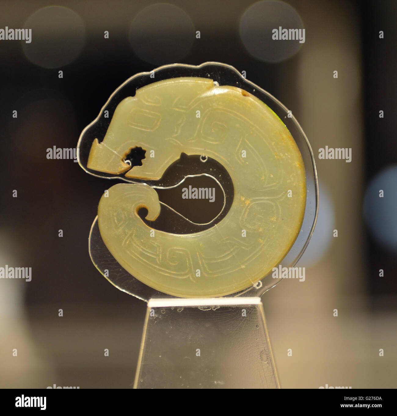 Jade dragon. Fu Hao tomb, Shang Dynasty (c.1600-1046 BCE) . Beijing ...