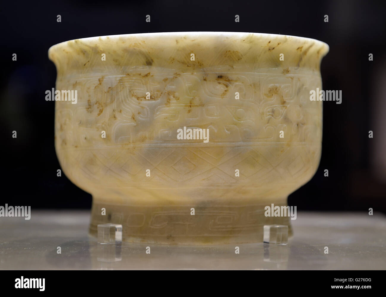 White jade Gui food container. Fu Hao tomb, Shang Dynasty (c.1600-1046 ...