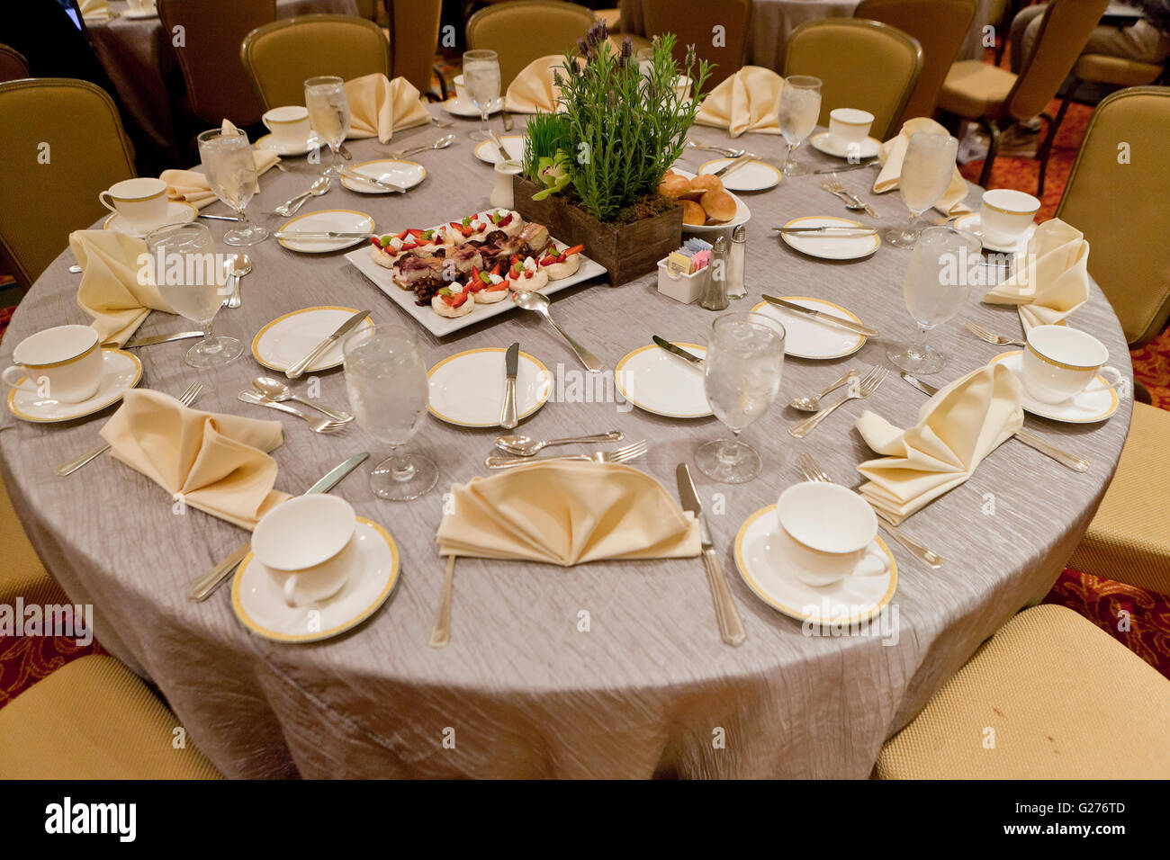 Round dining table hi-res stock photography and images - Alamy