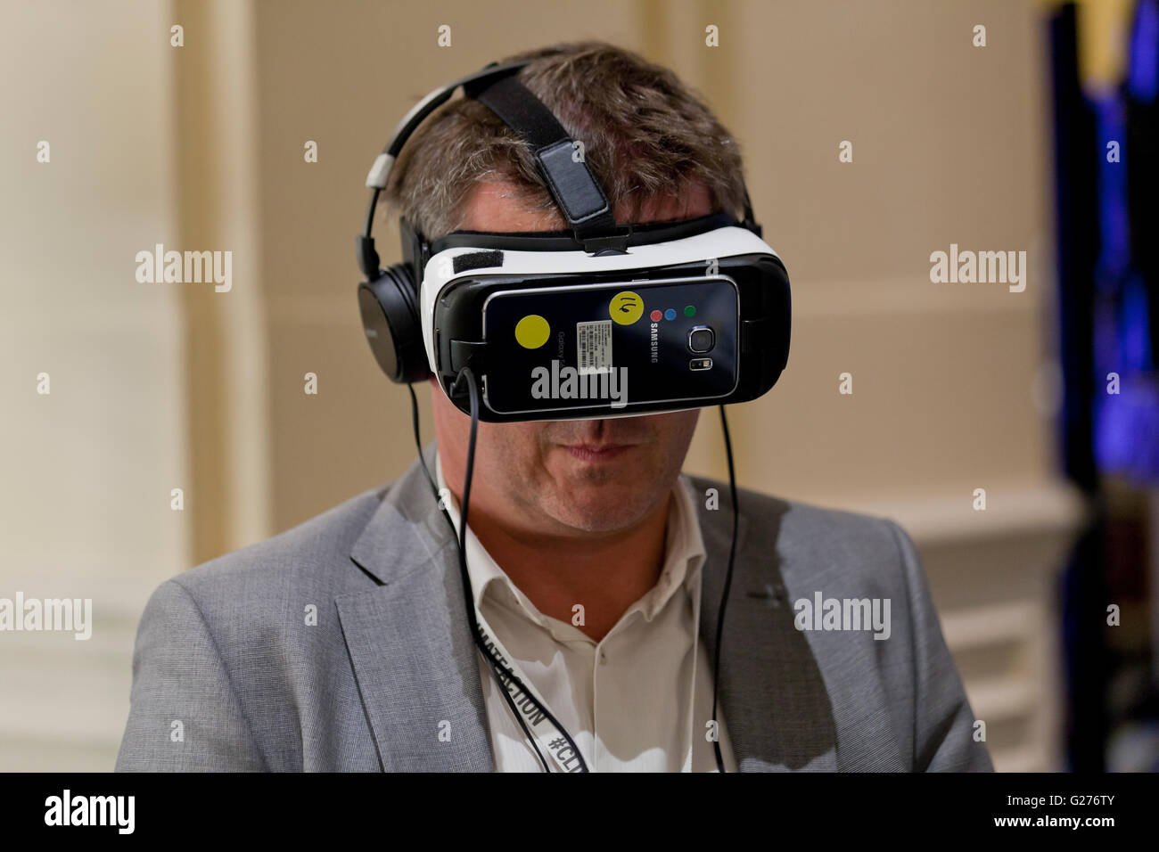 Vr gear headset hi-res stock photography and images - Alamy