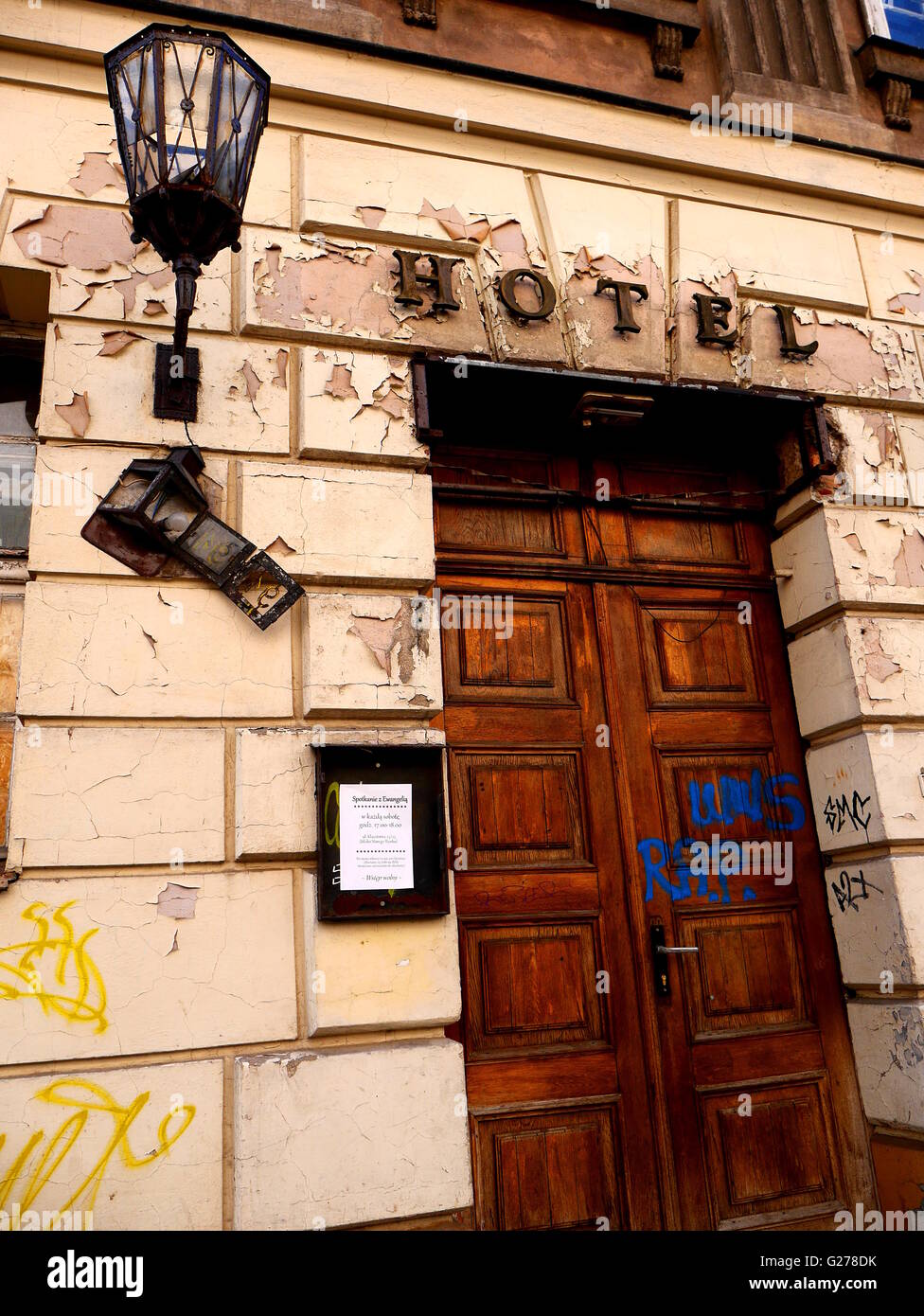 Broken hotel hi-res stock photography and images - Alamy