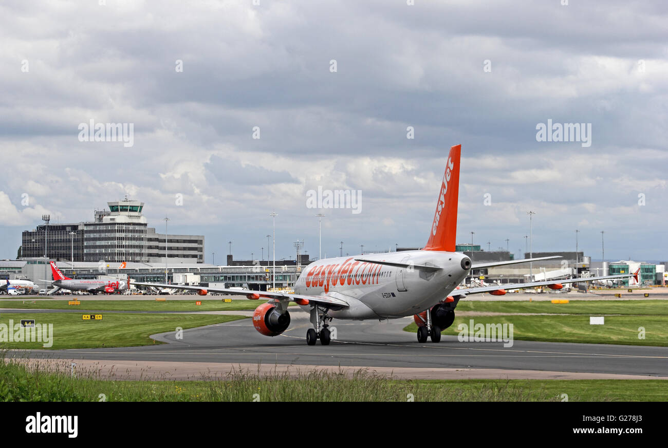 Easyjet Airbus A320-214 airliner approaching terminal at Manchester ...