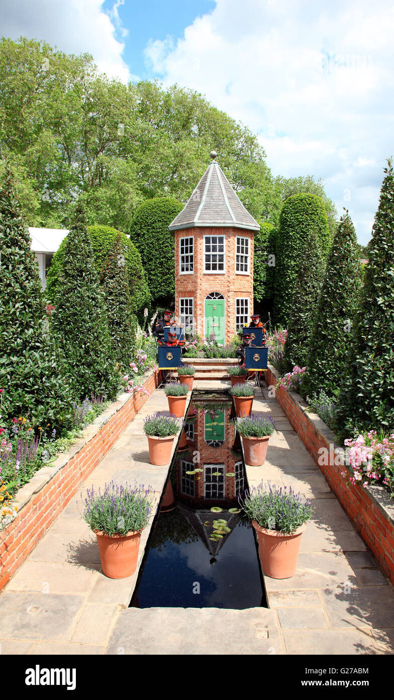 Harrods British Eccentrics Garden by Diarmuid Gavin, RHS Chelsea Flower ...