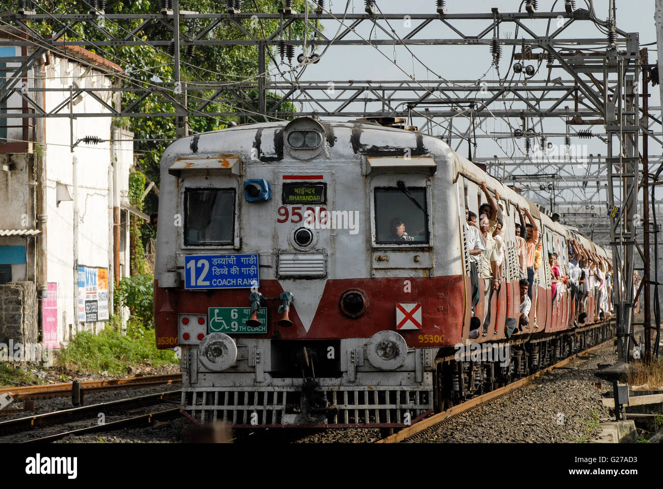 Mumbai metro train High Resolution Stock Photography and Images - Alamy