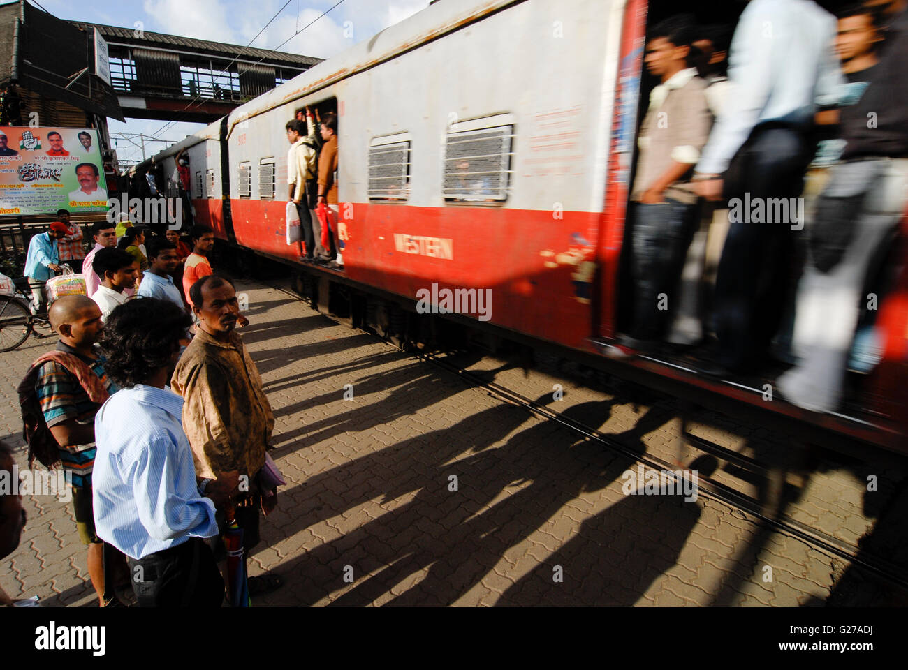 INDIA Mumbai , commuter in city train of western railways / INDIEN ...