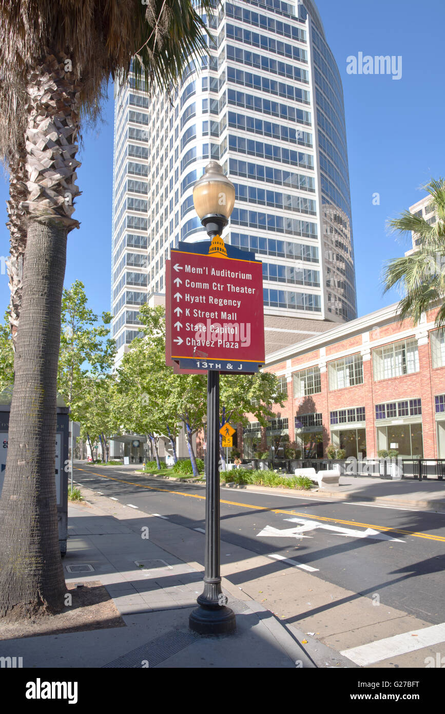 Light post street sign hi-res stock photography and images - Alamy