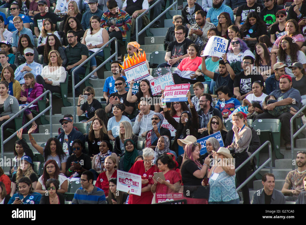 Happy crowd in stadium hi-res stock photography and images - Alamy